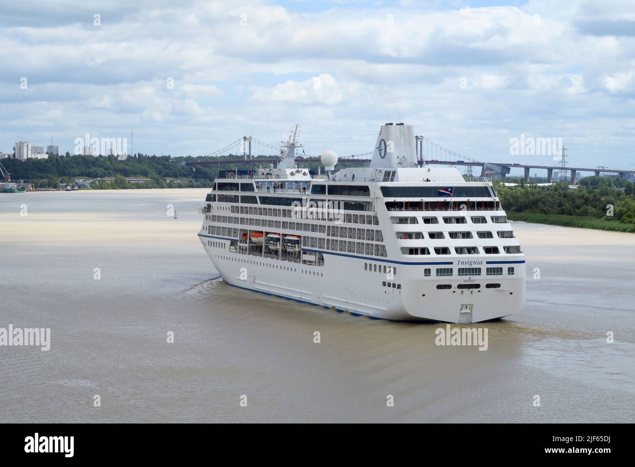 Oceania Cruise's MS Insignia makes her way up the Garonne River to ...