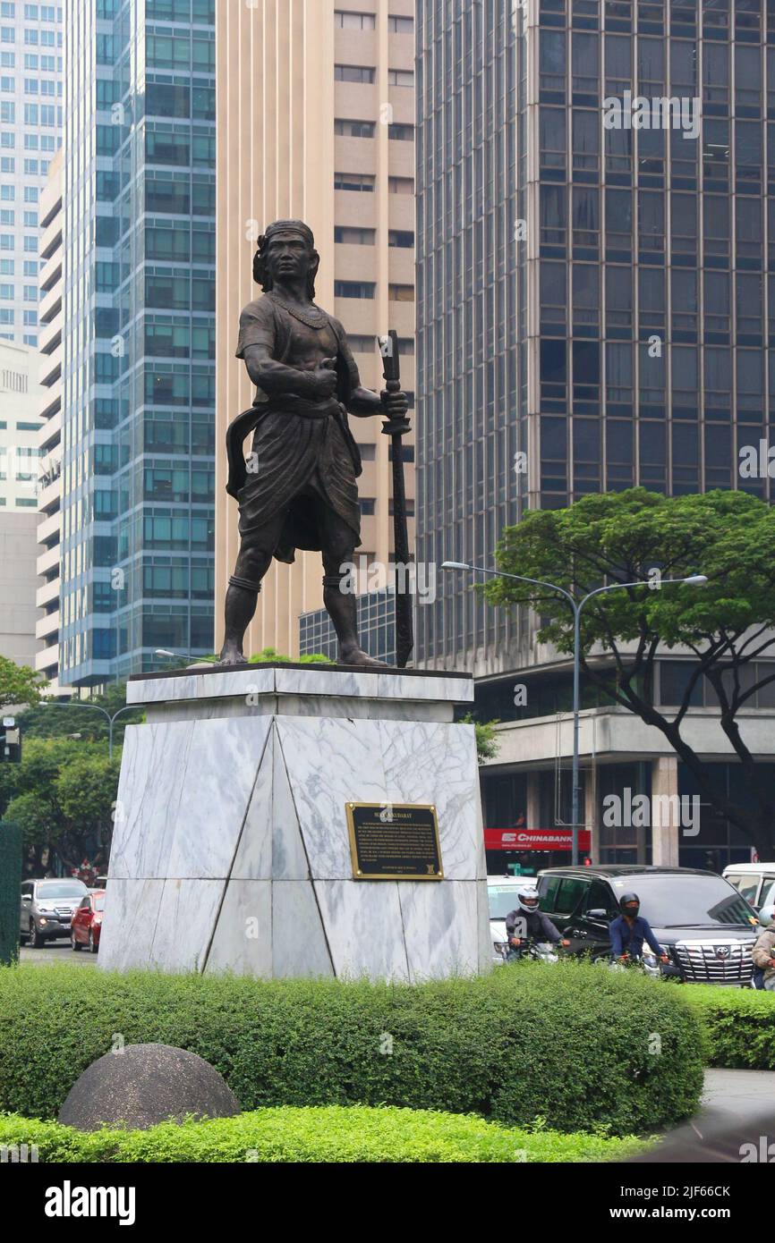 MANILA, PHILIPPINES - DECEMBER 7, 2017: Street view of Makati Avenue in ...