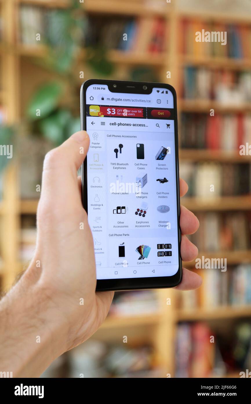 Browsing cell hi-res stock photography and images - Alamy