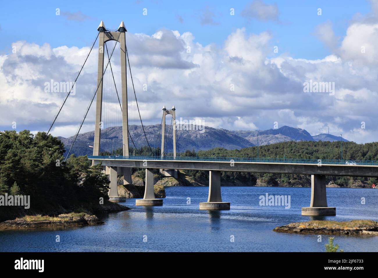 Suspension triangle hi-res stock photography and images - Alamy