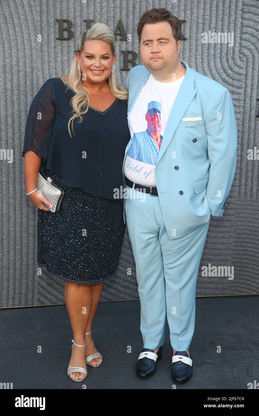 29 June 2022 - Los Angeles, California - Amy Boland, Paul Walter Hauser ...
