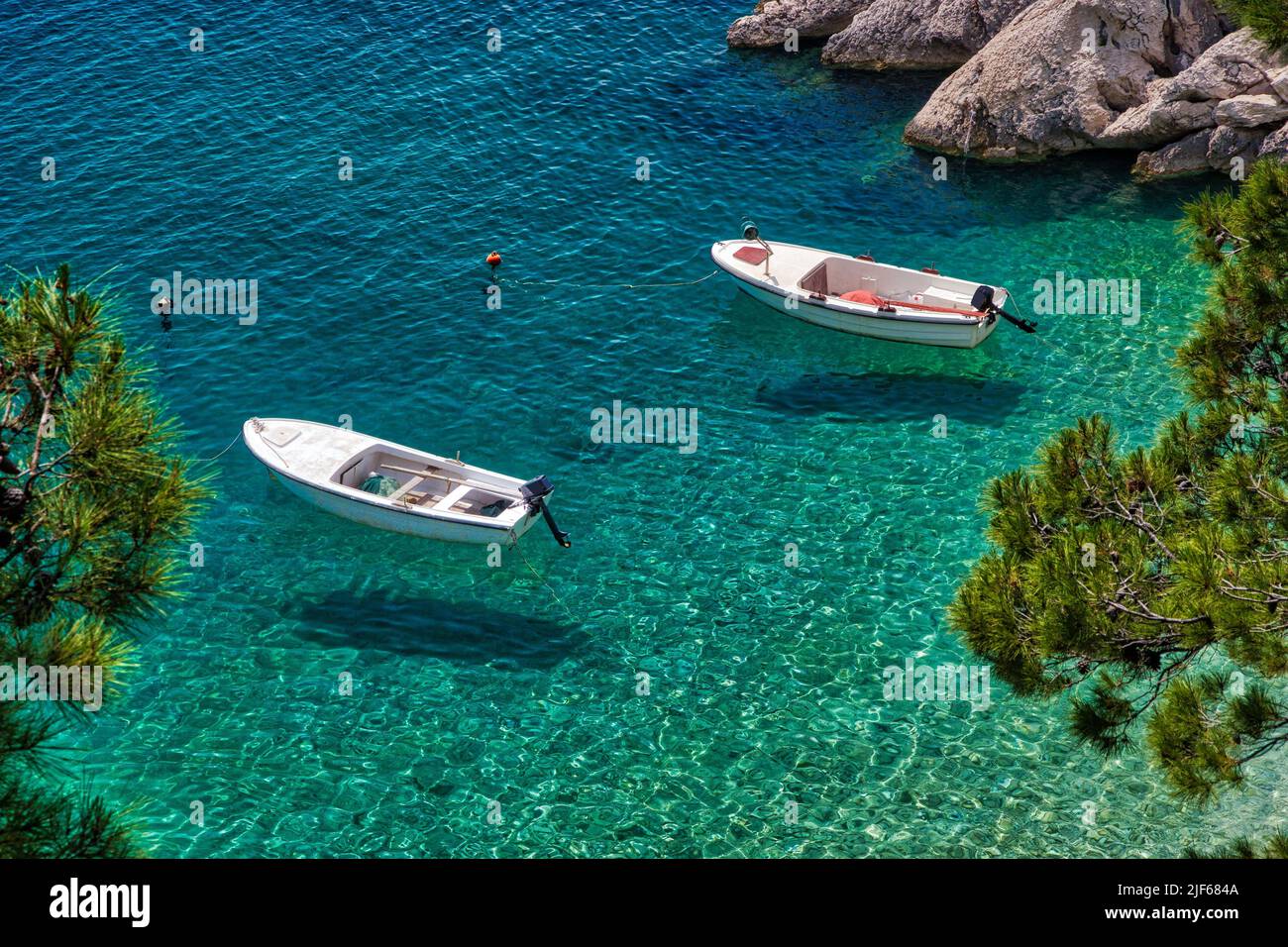 Brela, Croatia. Adriatic Sea nature. Podrace beach levitating boats ...