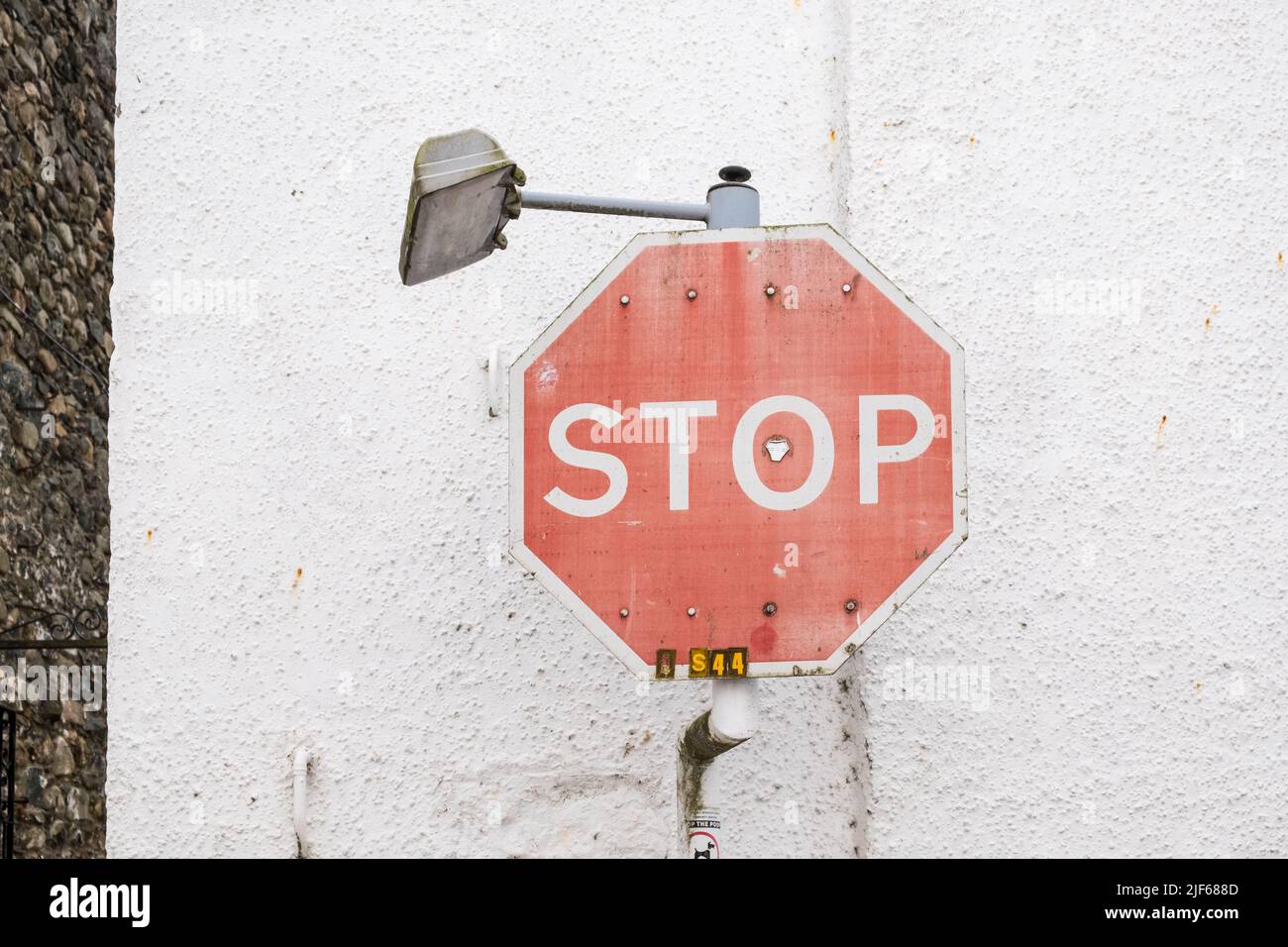 Faded red stop sign hi-res stock photography and images - Alamy
