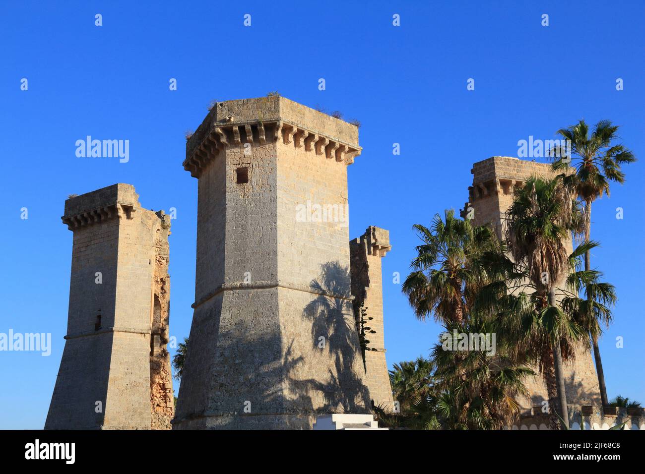 Quattro colonne High Resolution Stock Photography and Images - Alamy
