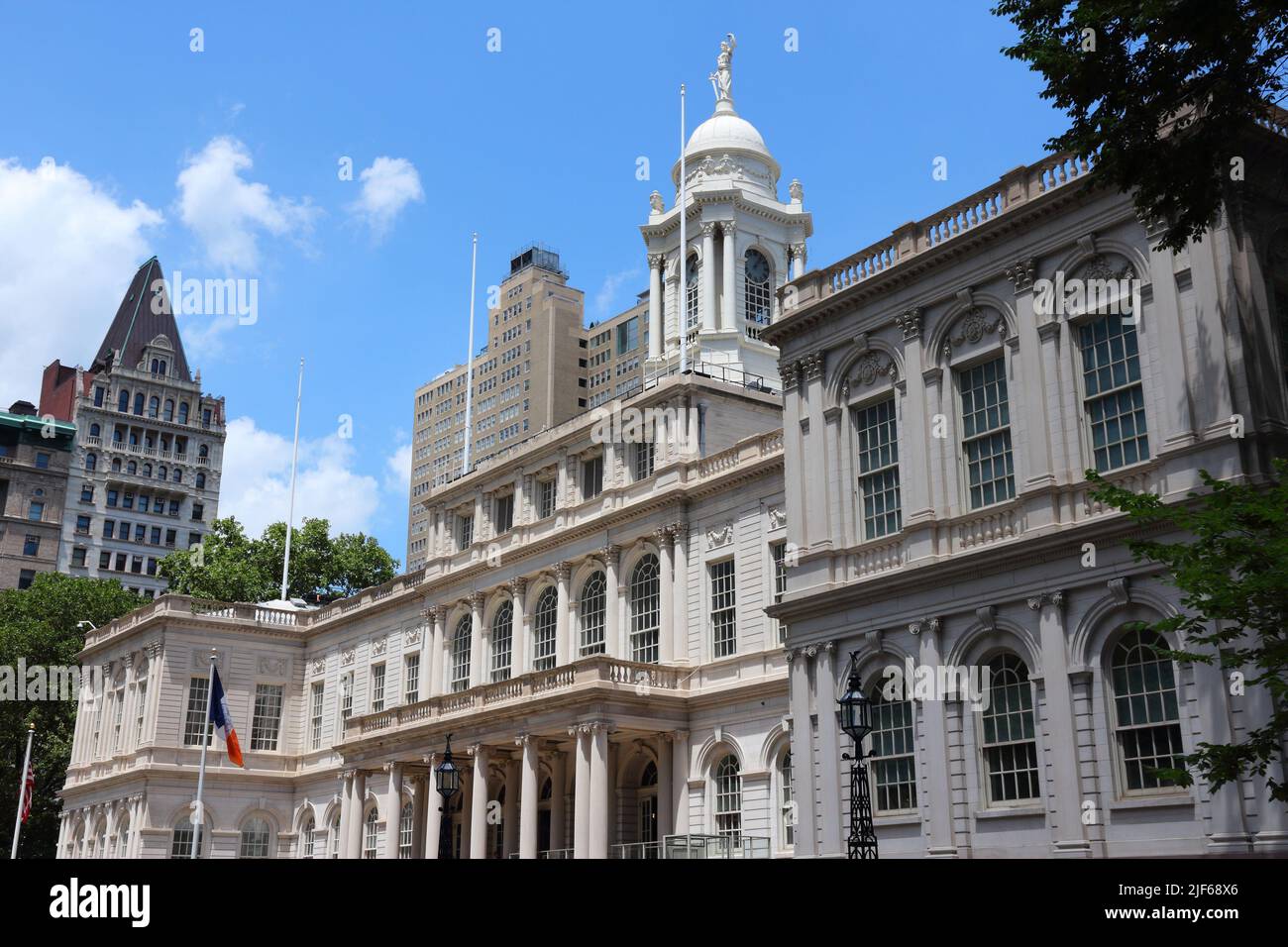 New York City Hall in City Hall park, Lower Manhattan Stock Photo - Alamy