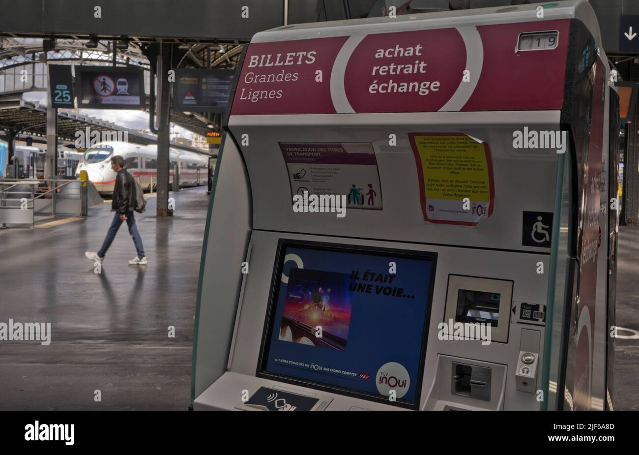 Ticket machine france train hi-res stock photography and images - Alamy