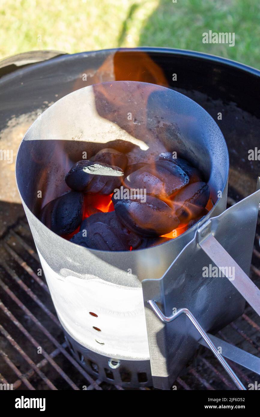 Starting a bbq hi-res stock photography and images - Alamy