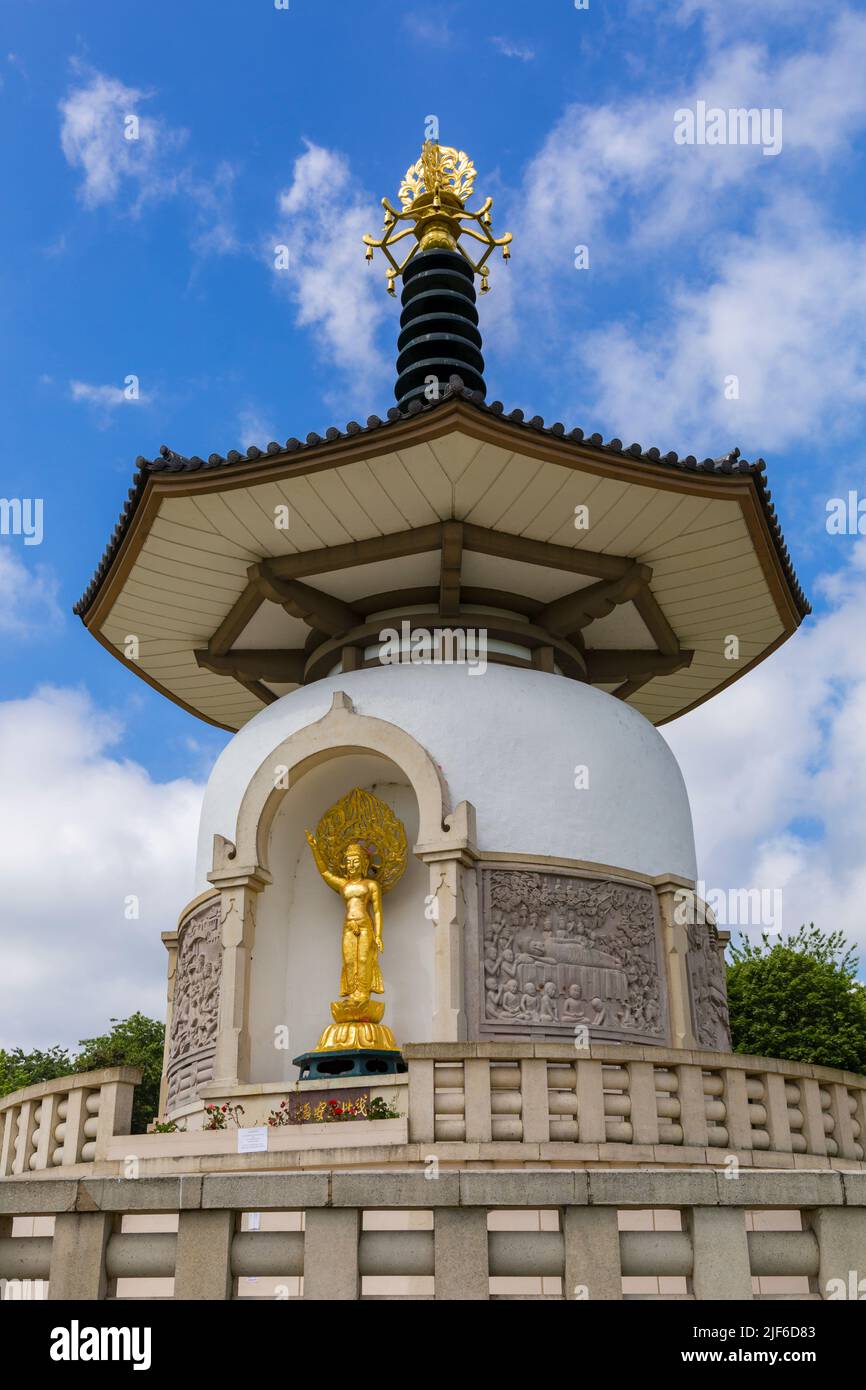 Peace pagoda in milton keynes hi-res stock photography and images - Alamy