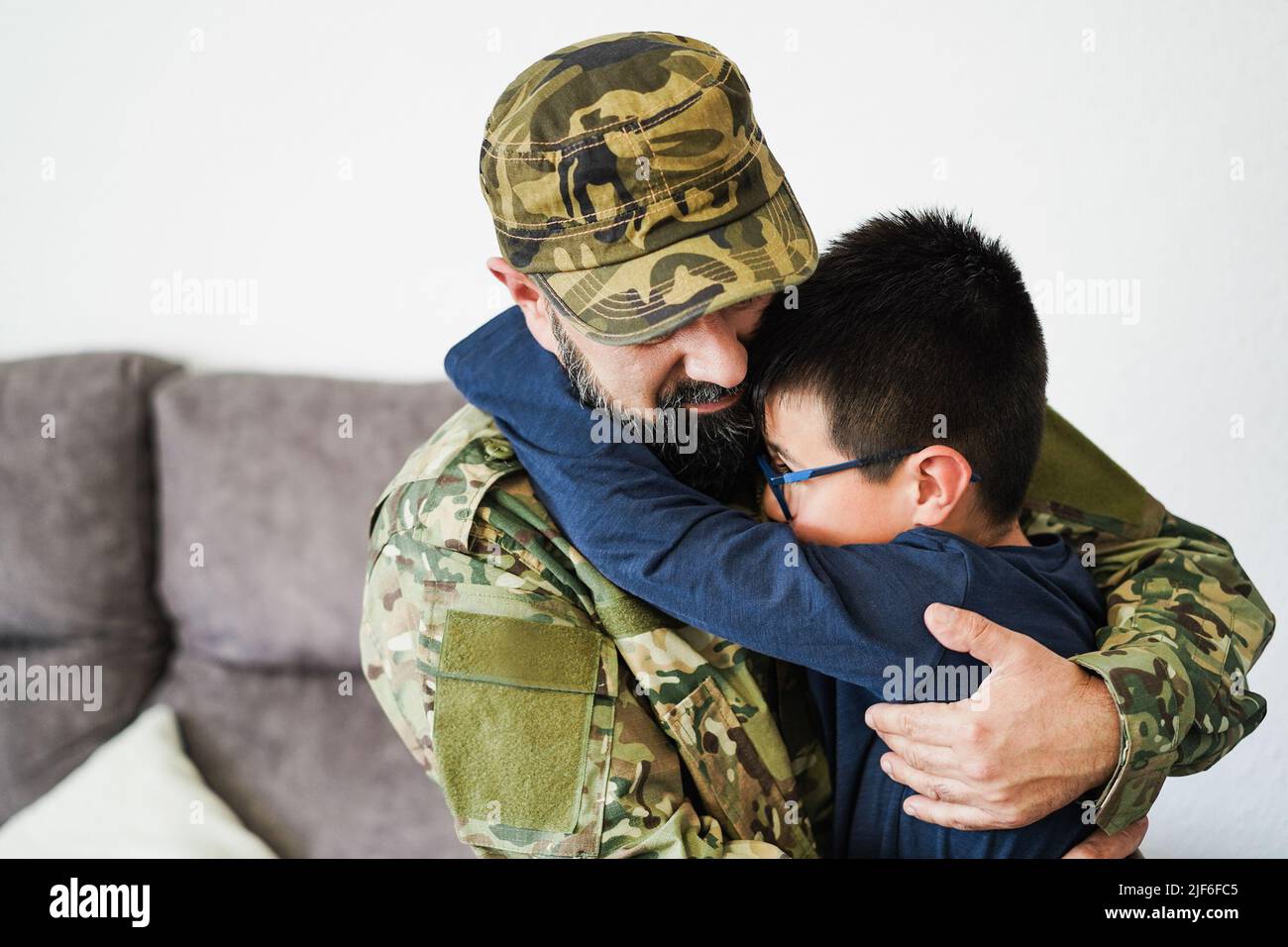 Soldier hugging his son at home - Focus on father nose Stock Photo - Alamy