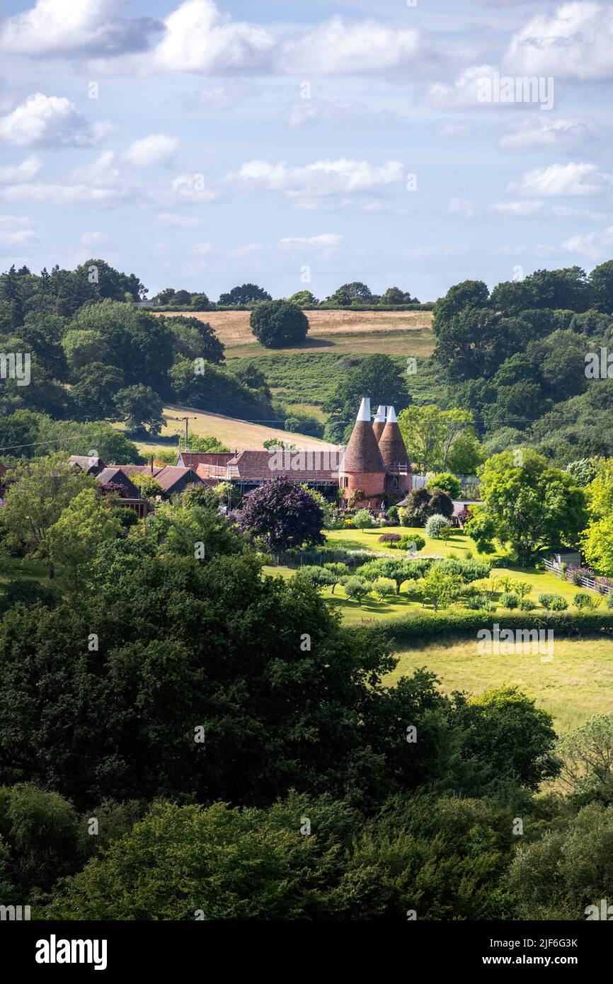 WADHURST, ENGLAND - JUNE 26th, 2022: Traditional oast house in Wealden ...