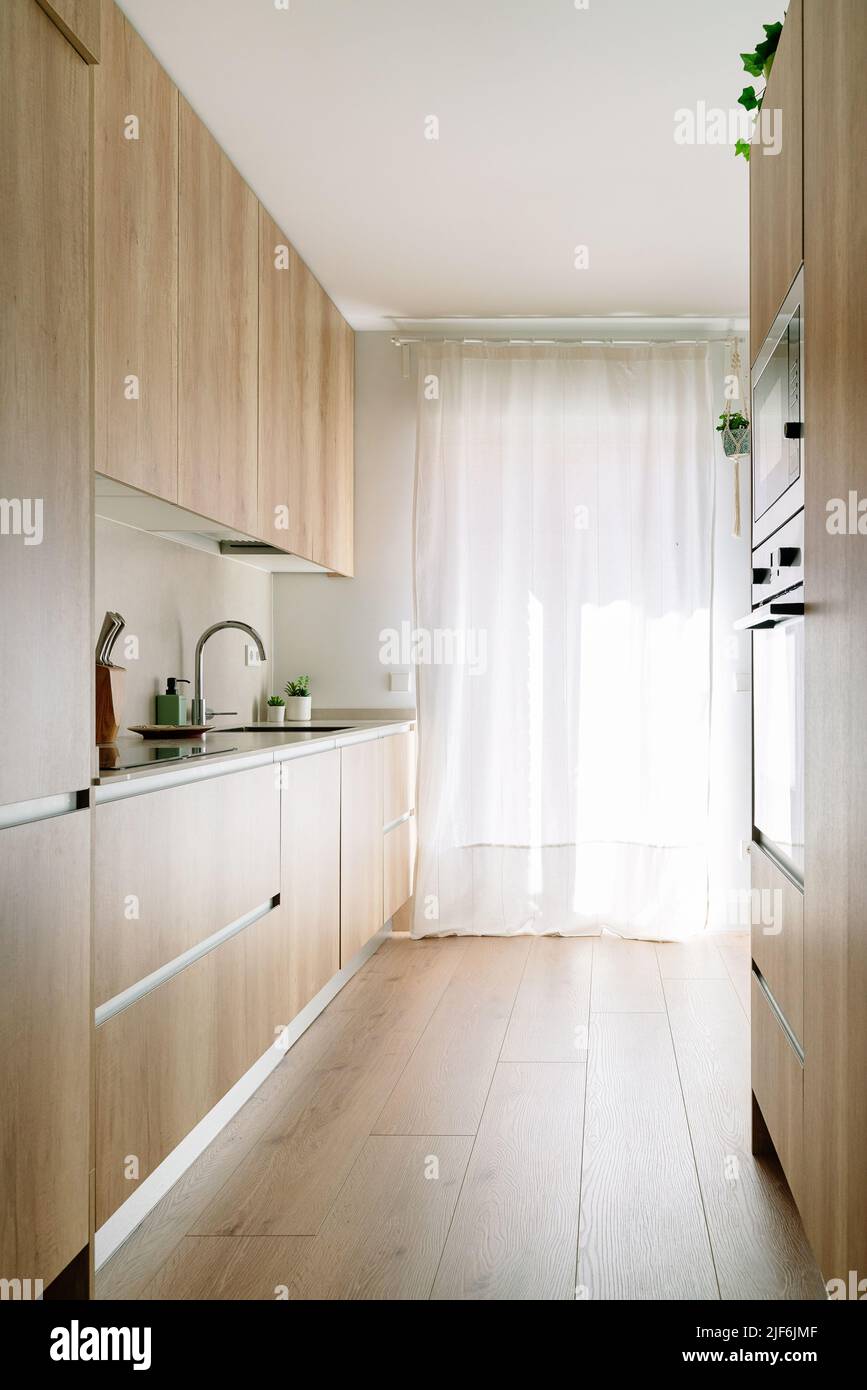 White kitchen counters hi-res stock photography and images - Alamy