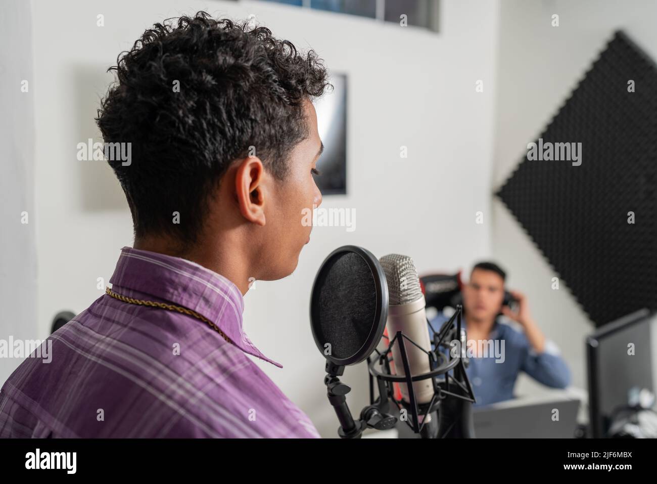 Standing performance fame singer microphone hi-res stock photography ...