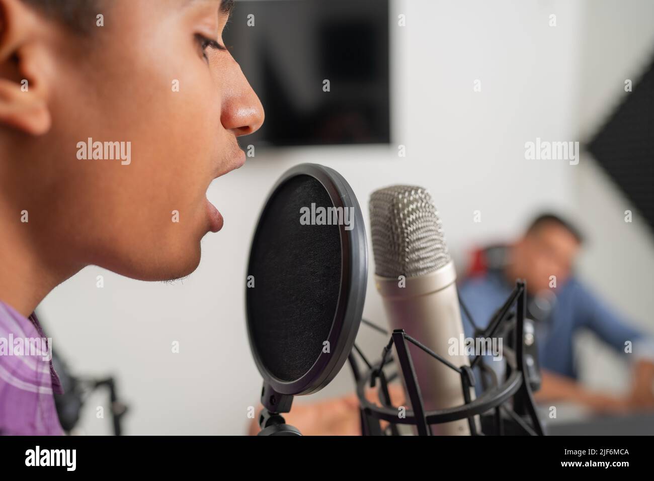 Standing performance fame singer microphone hi-res stock photography ...