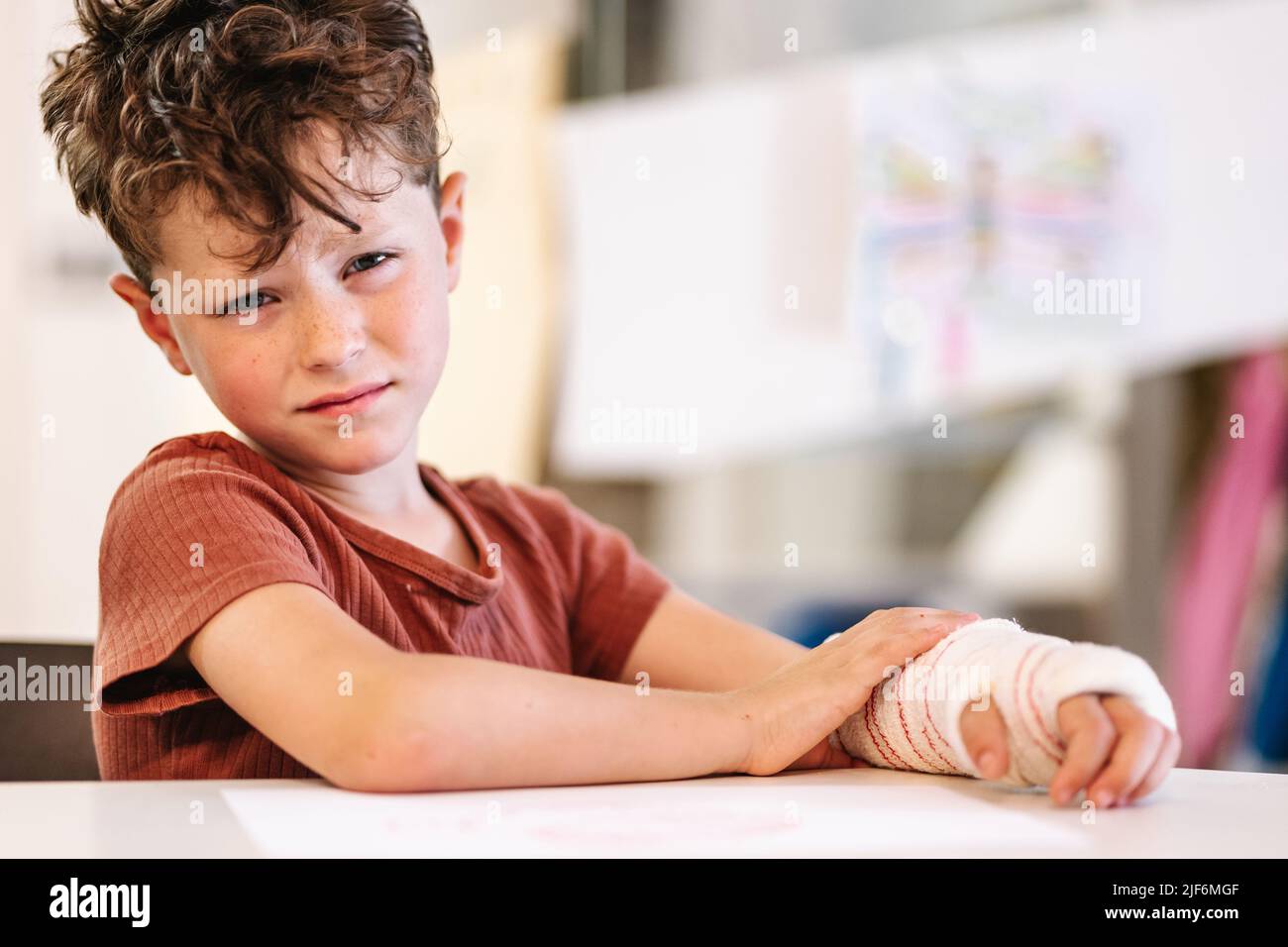 Wince pain hi-res stock photography and images - Alamy