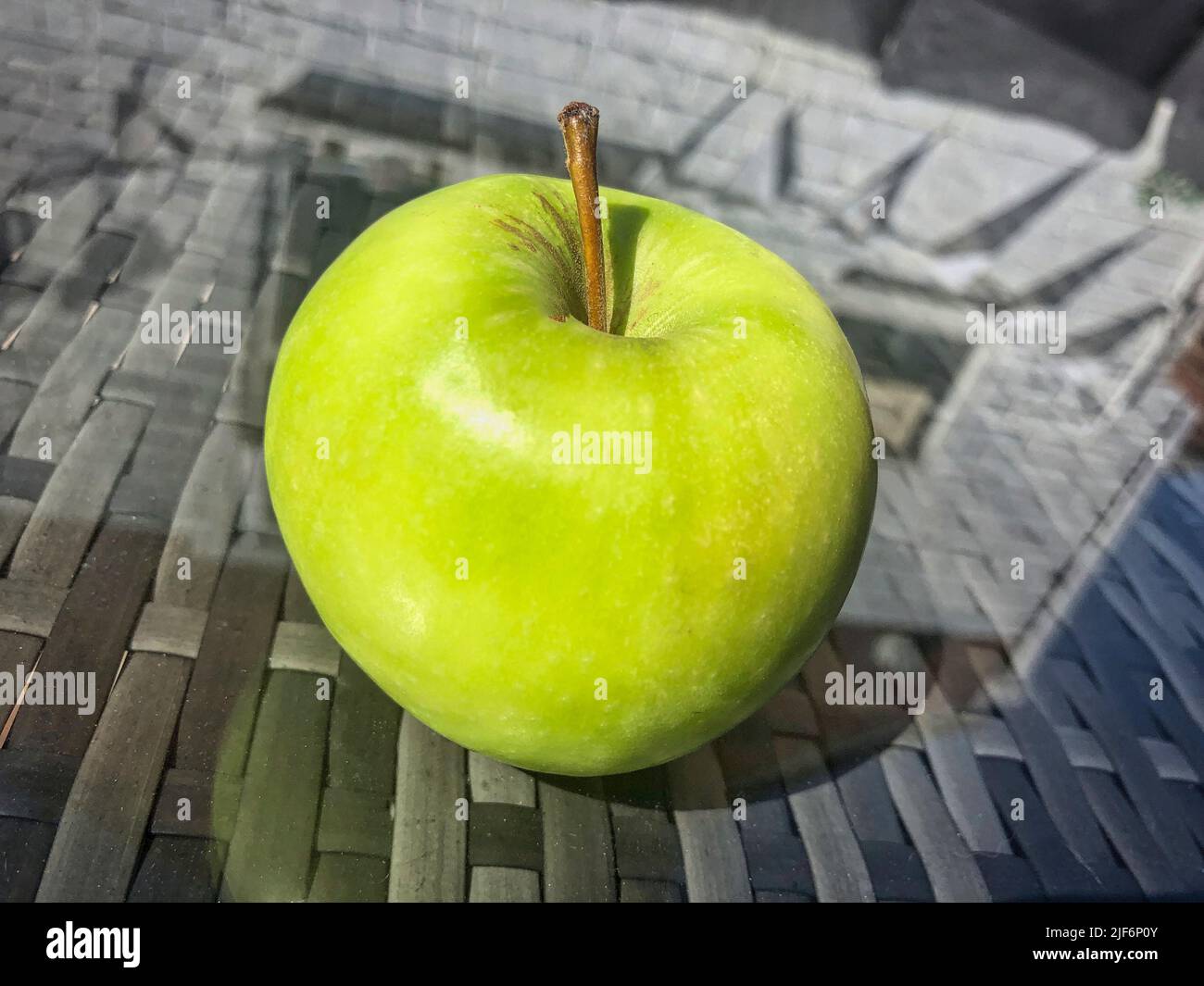 Golden apple image hi-res stock photography and images - Alamy