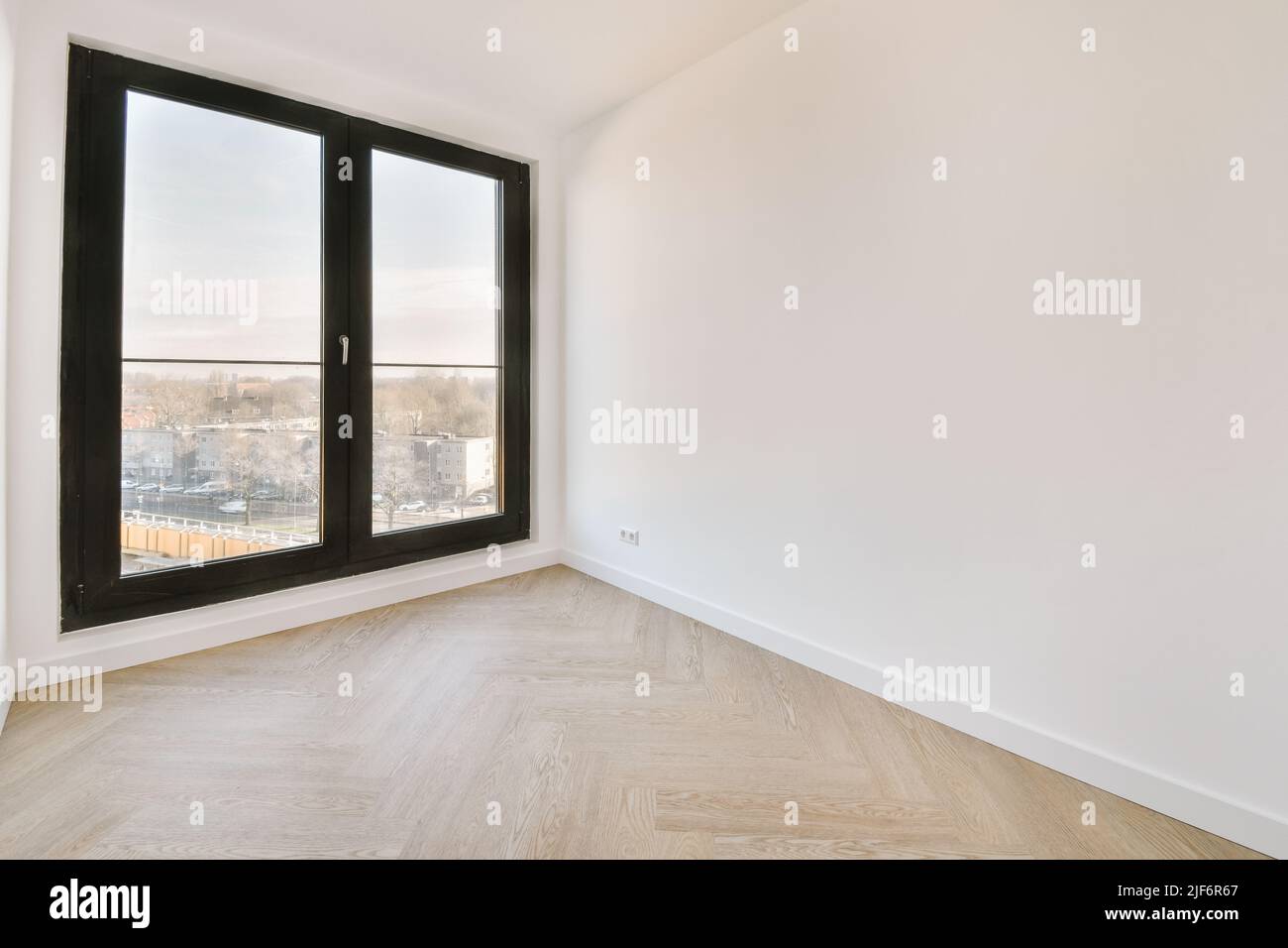 Plain empty room wooden floor hi-res stock photography and images - Alamy