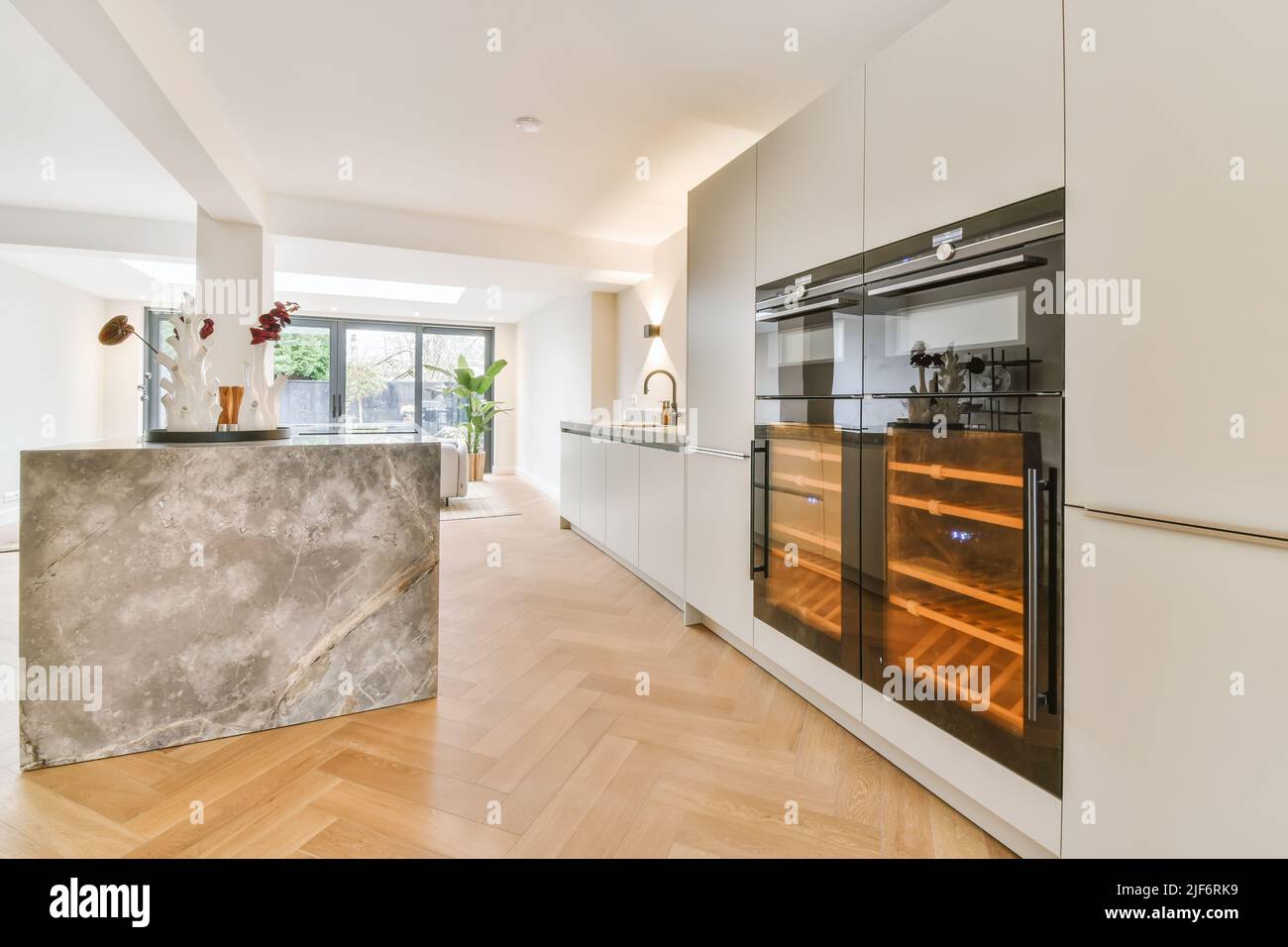 Built in ovens and wine cabinets with humidity control in spacious ...