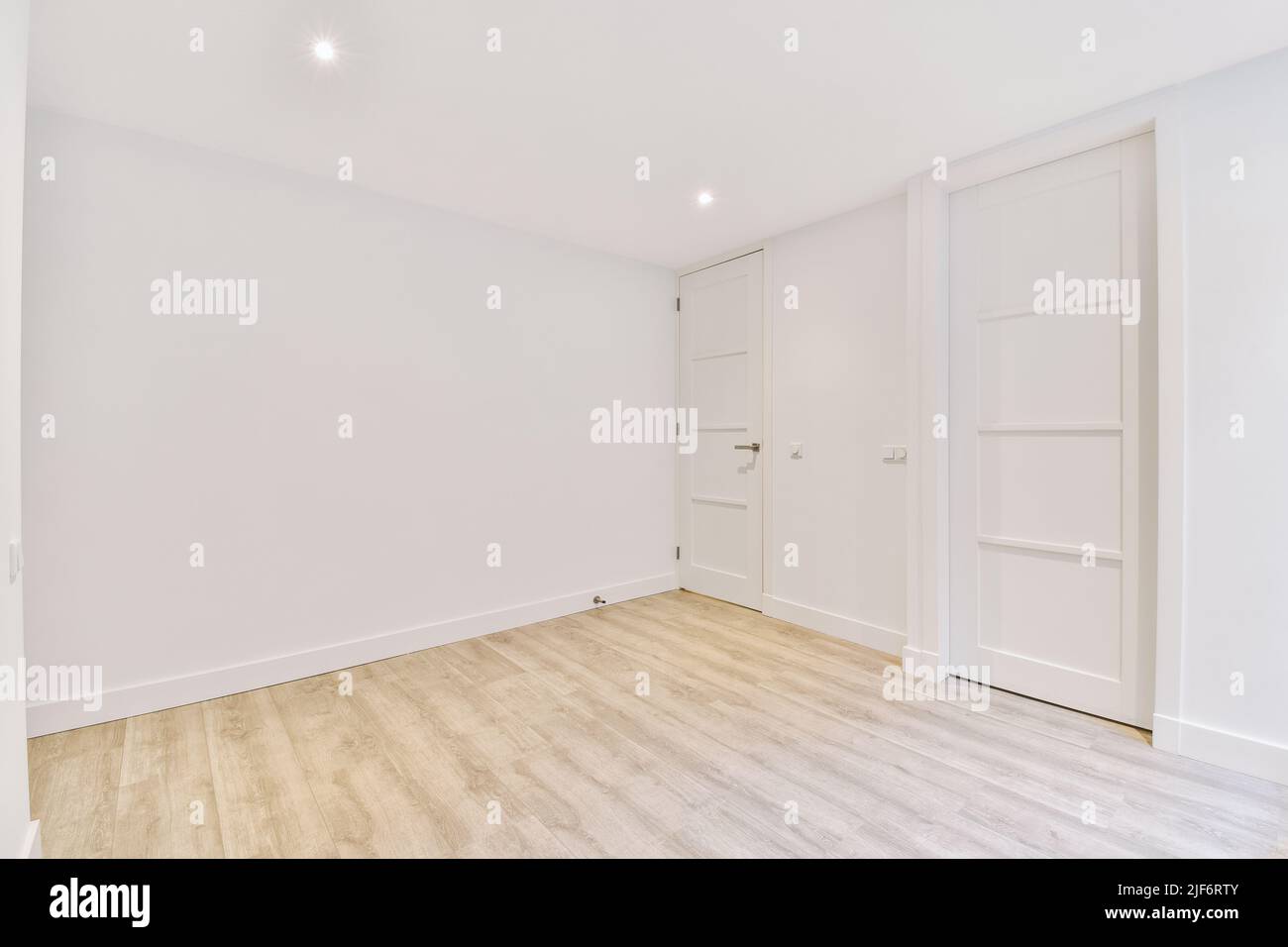A cozy and spacious empty room in a luxury house Stock Photo - Alamy