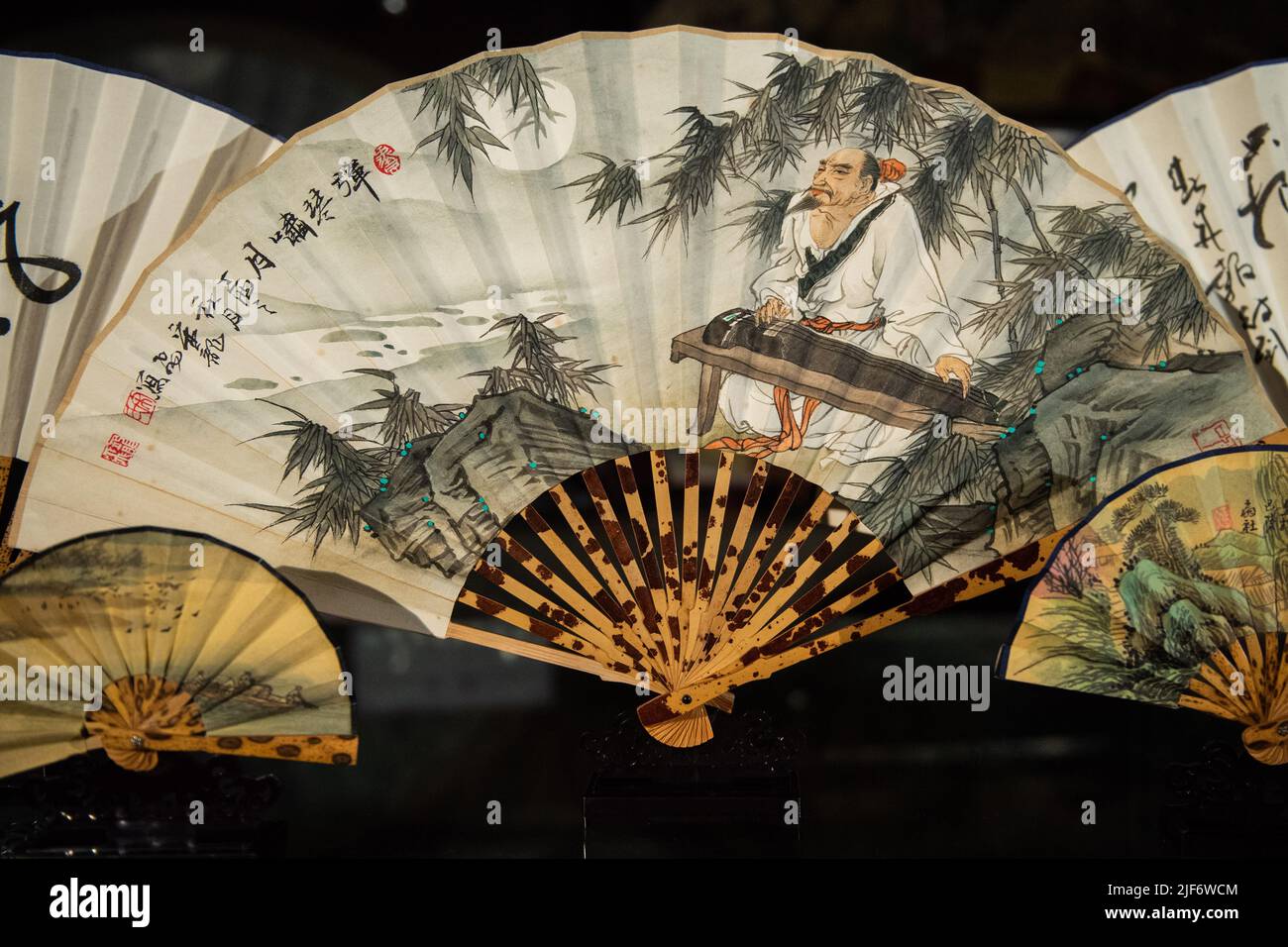 (220630) -- CHANGSHA, June 30, 2022 (Xinhua) -- Yuezhou fans are ...