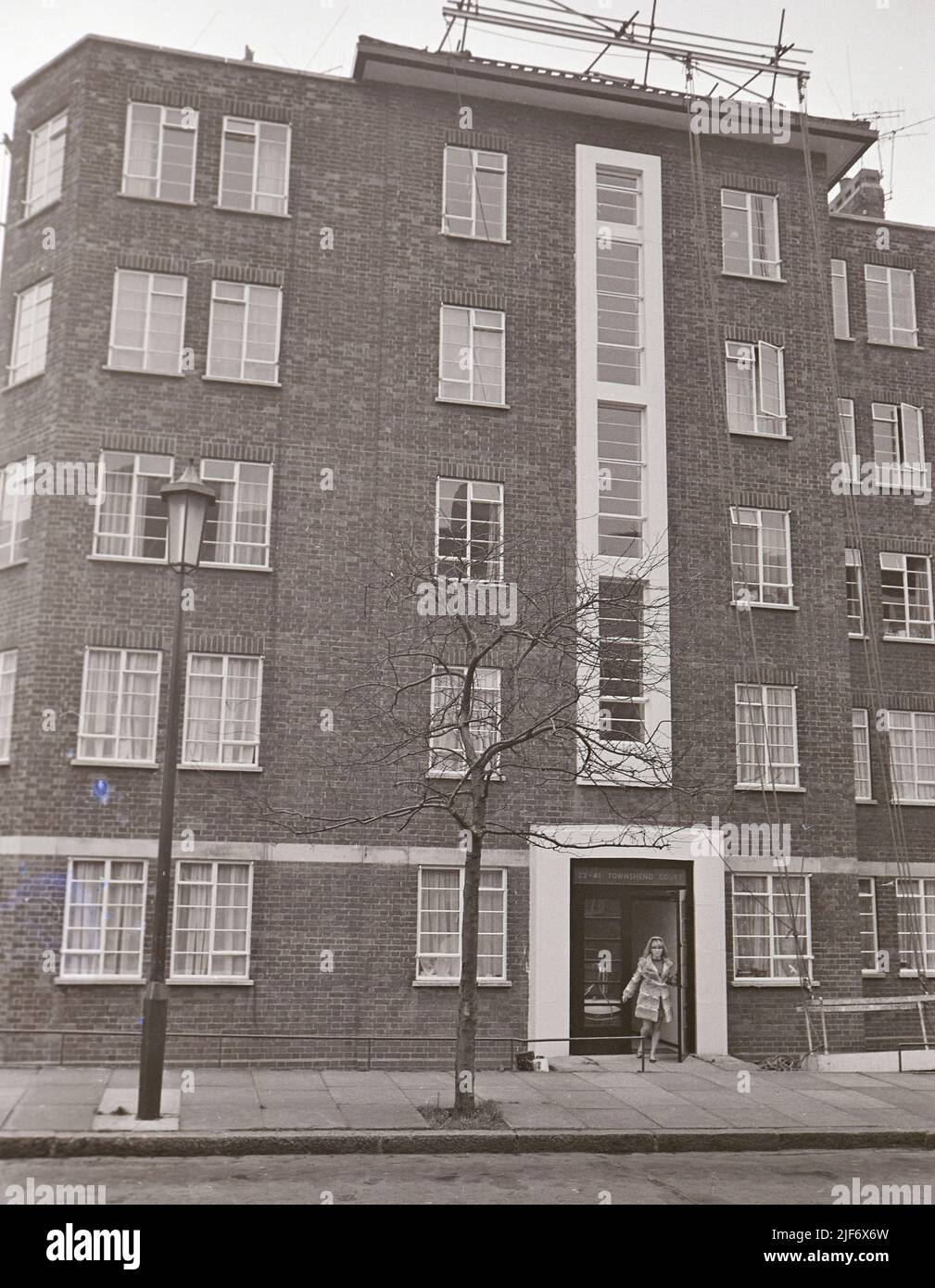 LULU Scottish pop singer at her home in Townshend Court, St John's Wood ...