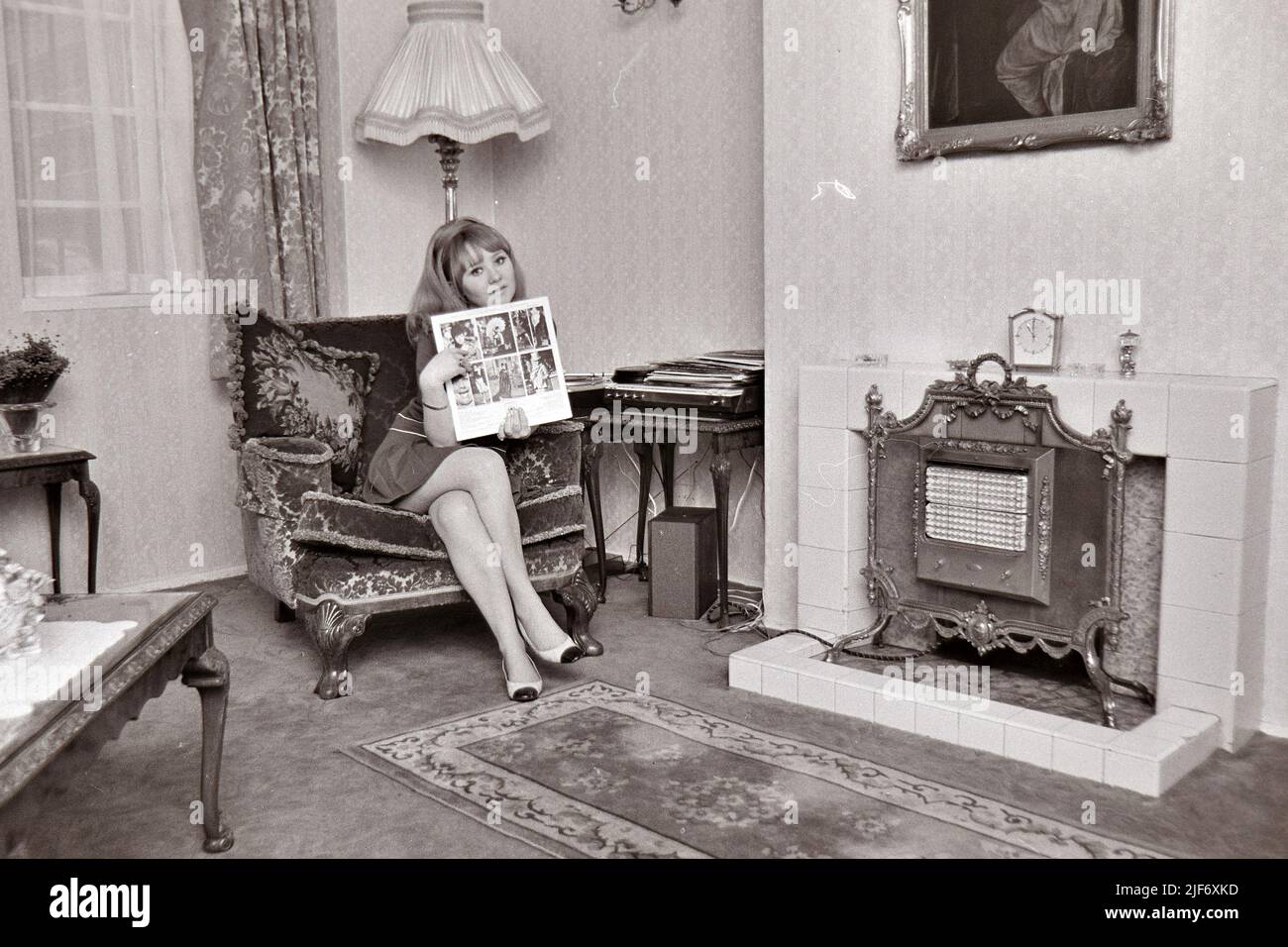 Lulu singer 1960s hi-res stock photography and images - Alamy