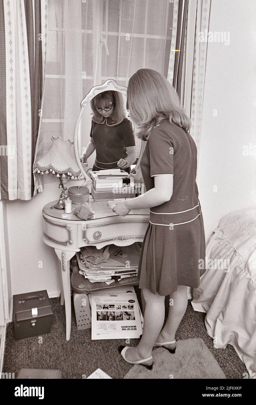 LULU Scottish pop singer at her home in Townshend Court, St John's Wood ...