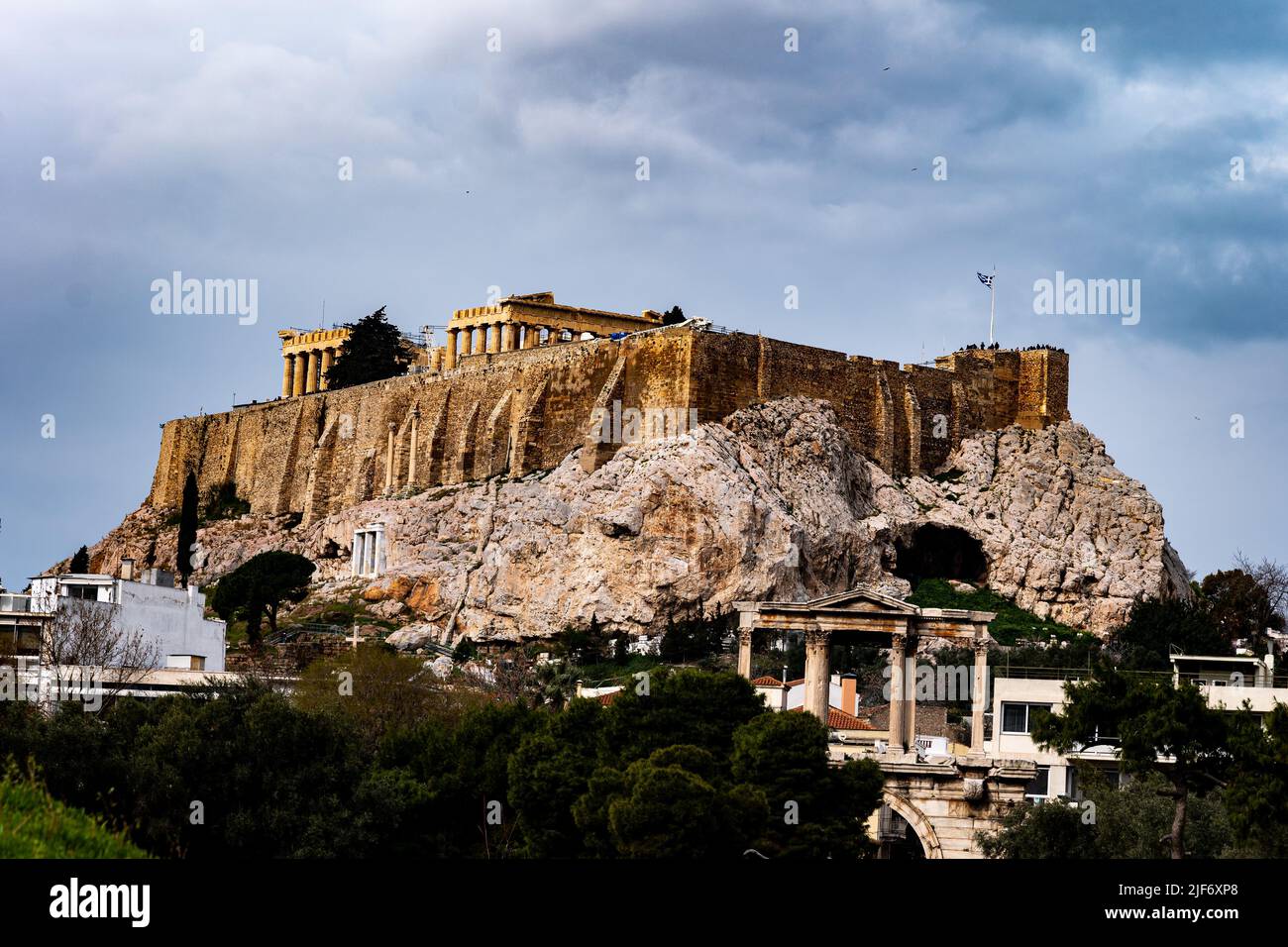 ChatGPT a dit : Explore Athens and discover its iconic monuments, from ...