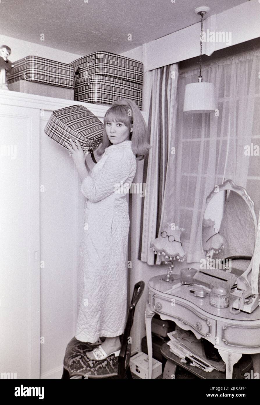 Lulu singer 1960s hi-res stock photography and images - Alamy