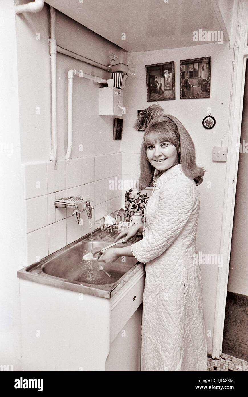 Lulu singer 1960s hi-res stock photography and images - Alamy