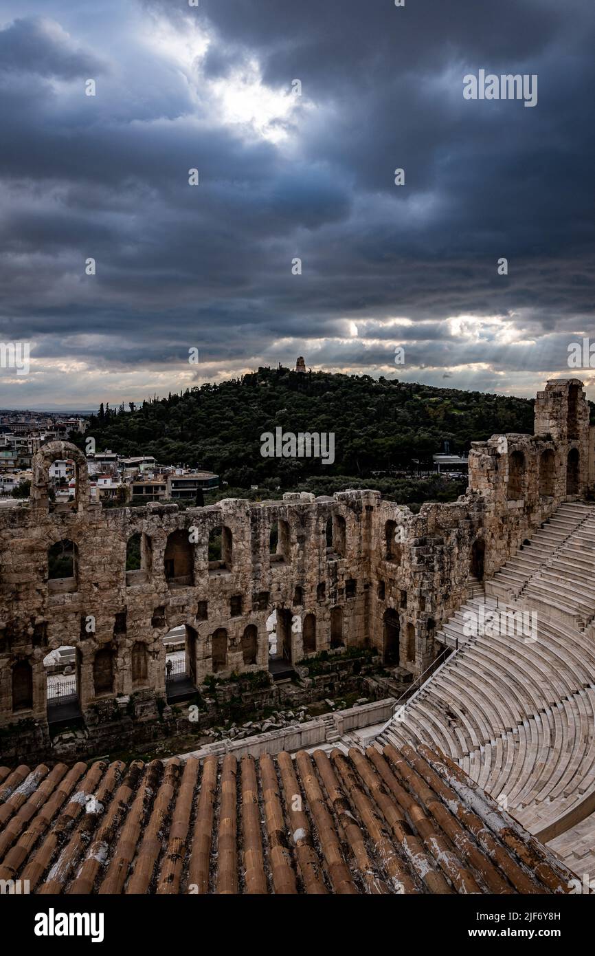 ChatGPT a dit : Explore Athens and discover its iconic monuments, from ...