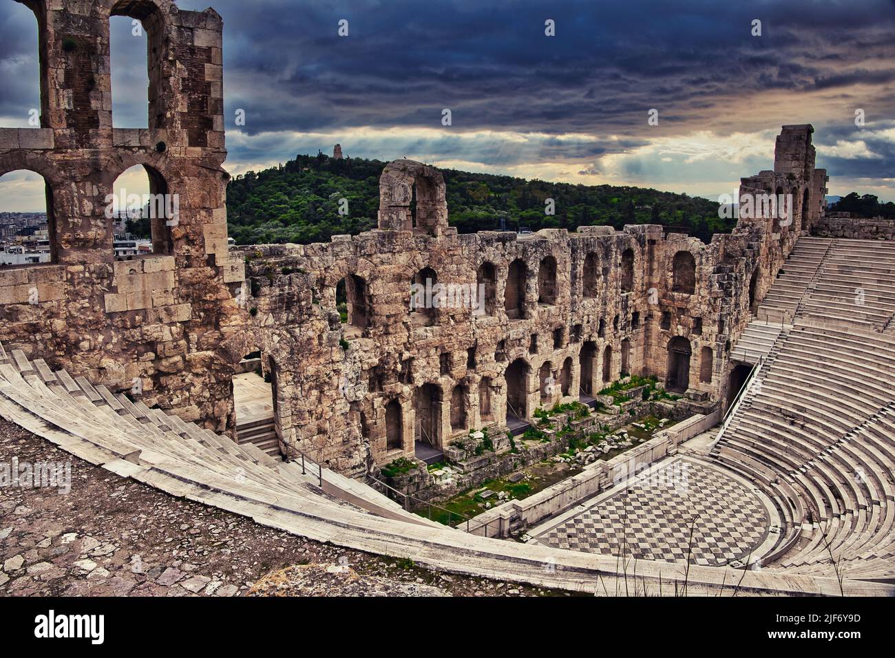 ChatGPT a dit : Explore Athens and discover its iconic monuments, from ...