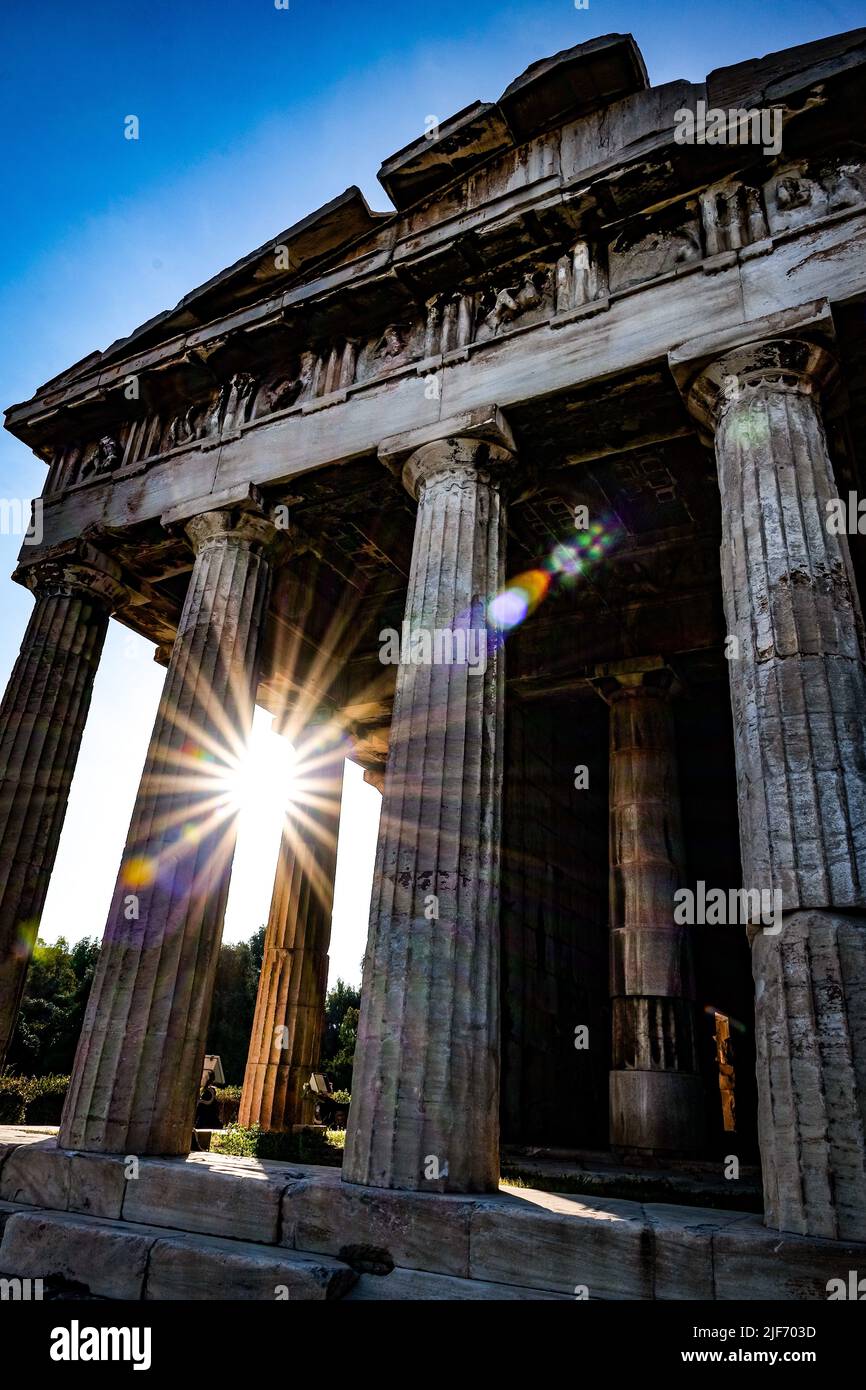 ChatGPT a dit : Explore Athens and discover its iconic monuments, from ...