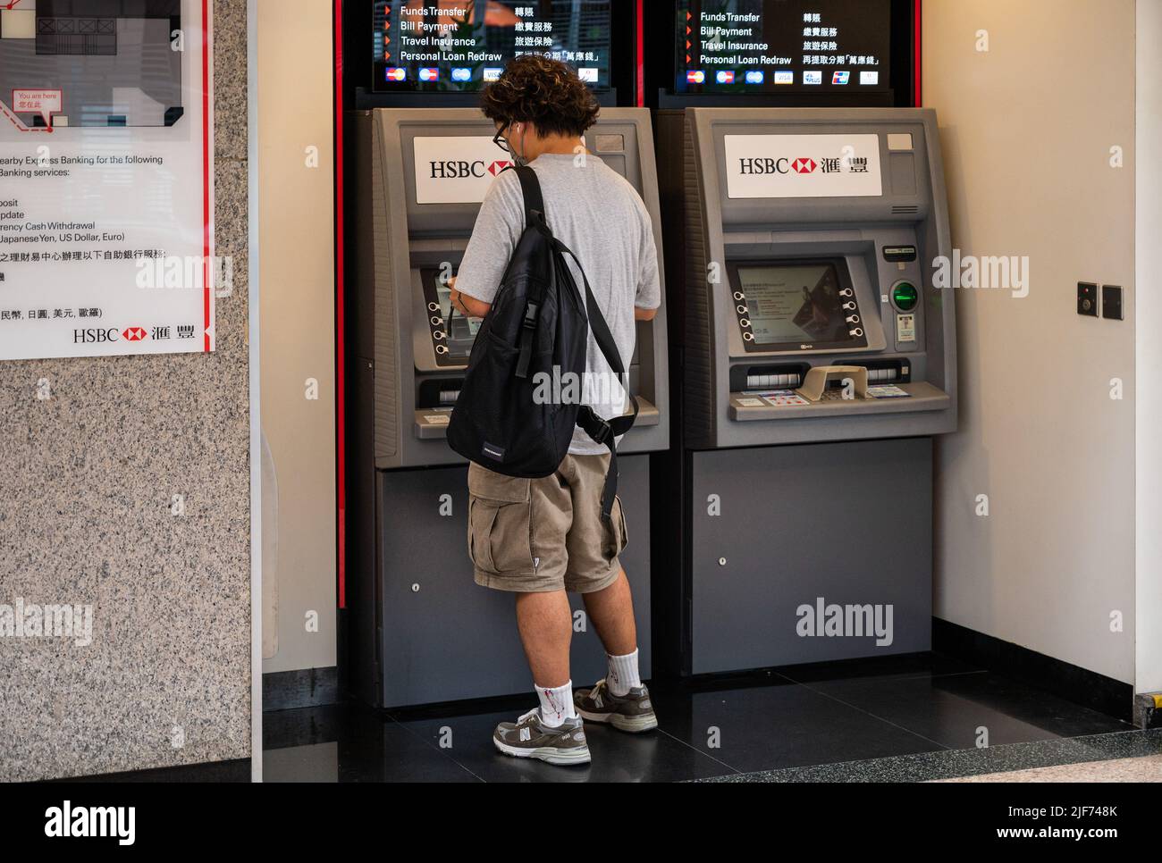 Hsbc atm hi-res stock photography and images - Alamy