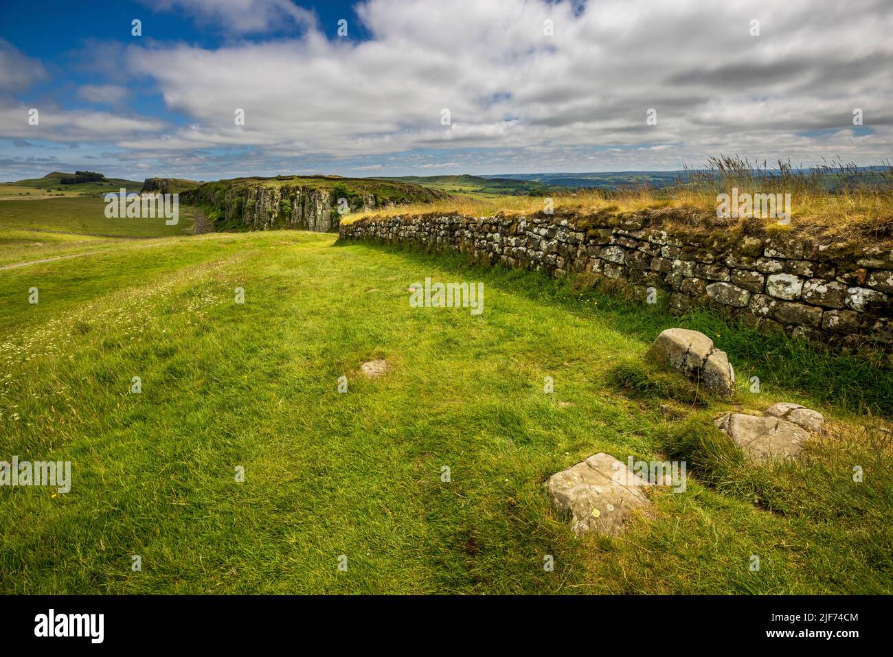 Hadrian’s Wall heading east towards the Crags of Steel Rigg ...