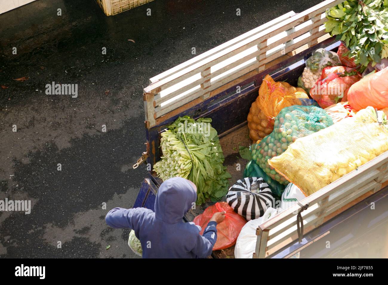 Truck farm vegetable harvest hi-res stock photography and images - Alamy
