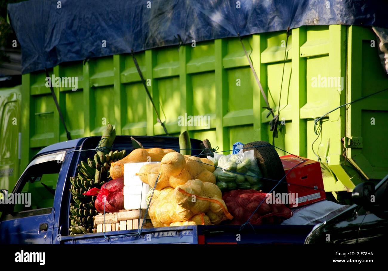Truck farm vegetable harvest hi-res stock photography and images - Alamy