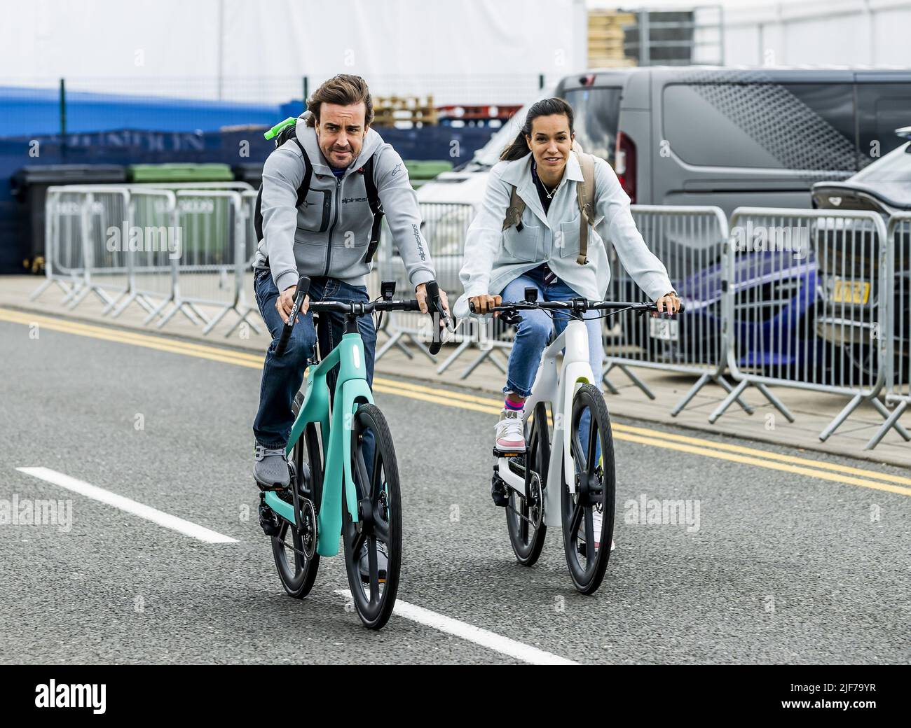SILVERSTONE - Fernando Alonso (Alpine) with his girlfriend at the ...