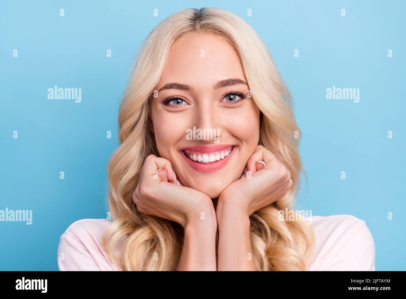 Photo Portrait Blonde Woman Smiling In White Clothes Touching Cheeks