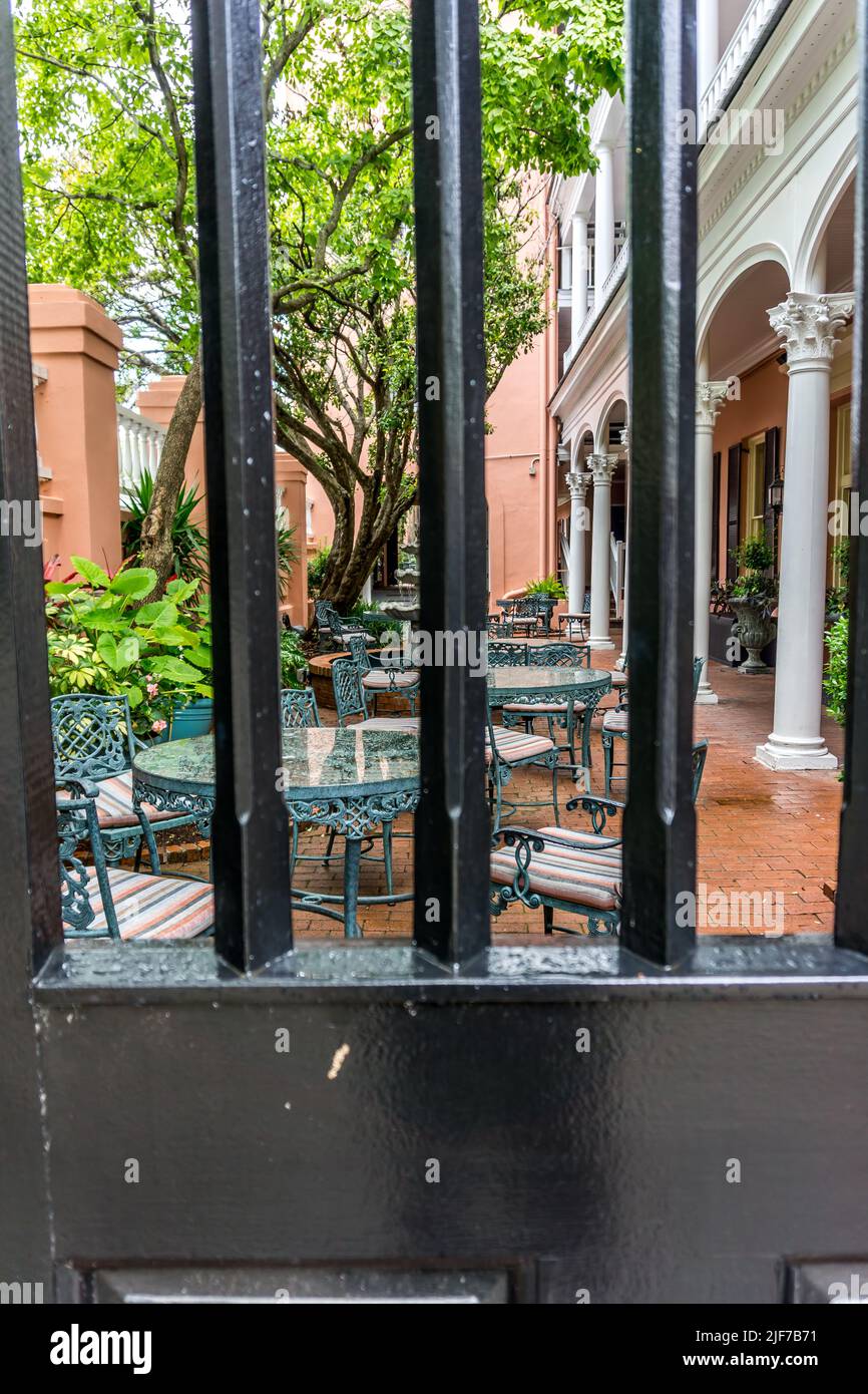 A courtyard scene in Charleston, South Carolina Stock Photo - Alamy