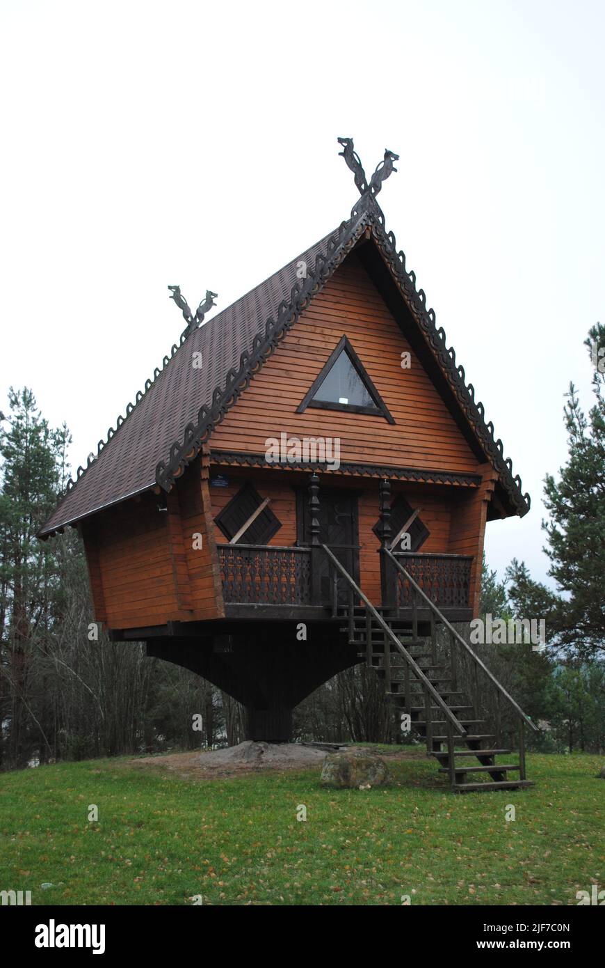 Building a chicken house hi-res stock photography and images - Alamy