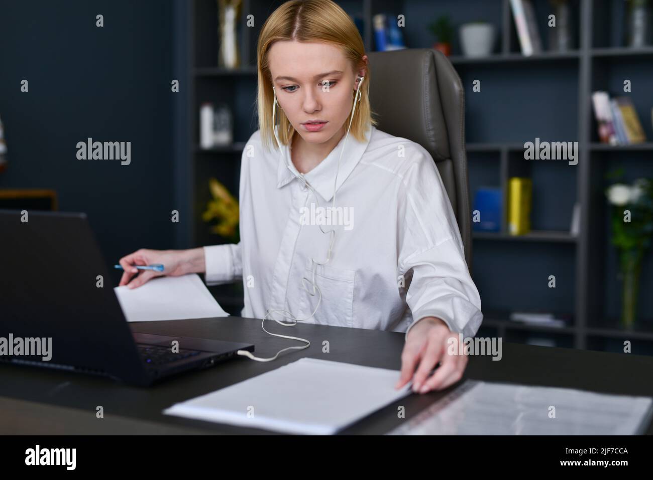 Woman doing paperwork hi-res stock photography and images - Alamy
