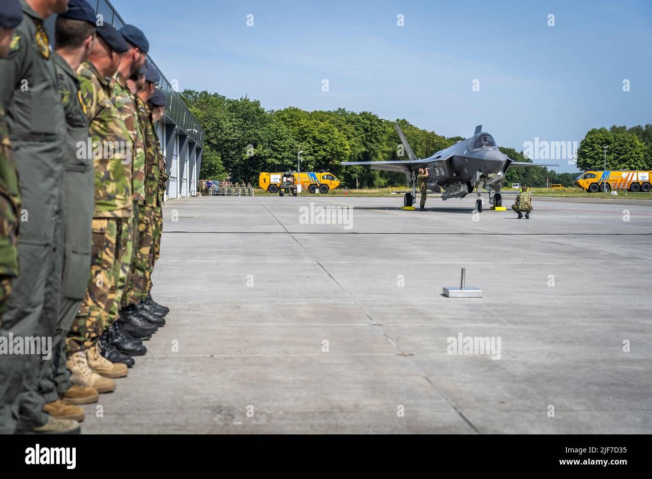 2022-06-30 16:00:17 VOLKEL - The first four F-35 fighter planes arrive ...