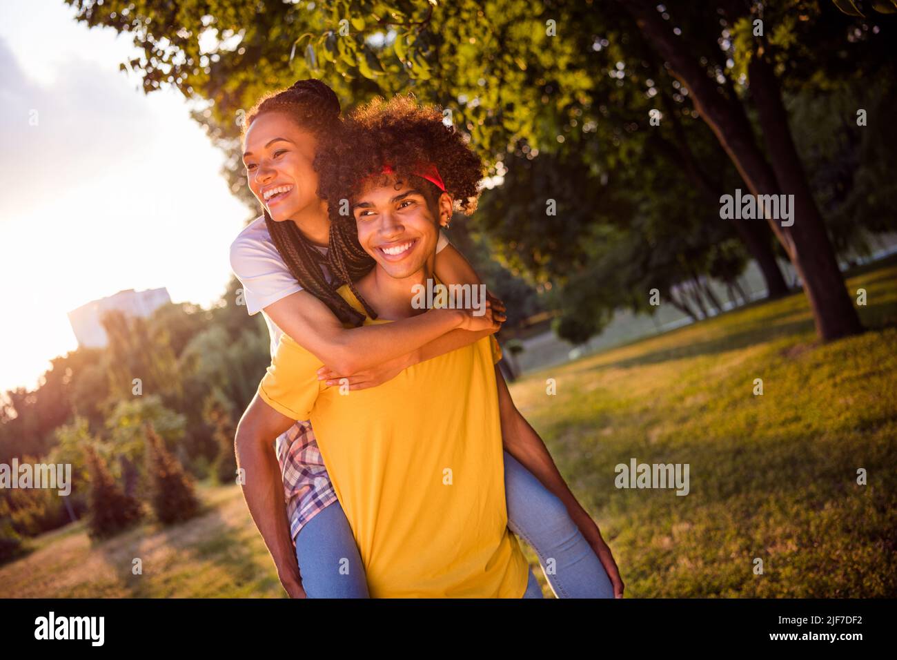 Photo portrait young couple walking together on summer streets wearing ...
