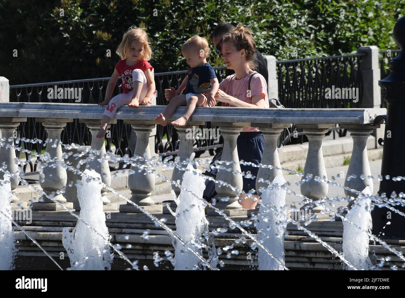 Moscow. Children at a fountain at Manezhnaya Square in hot weather ...