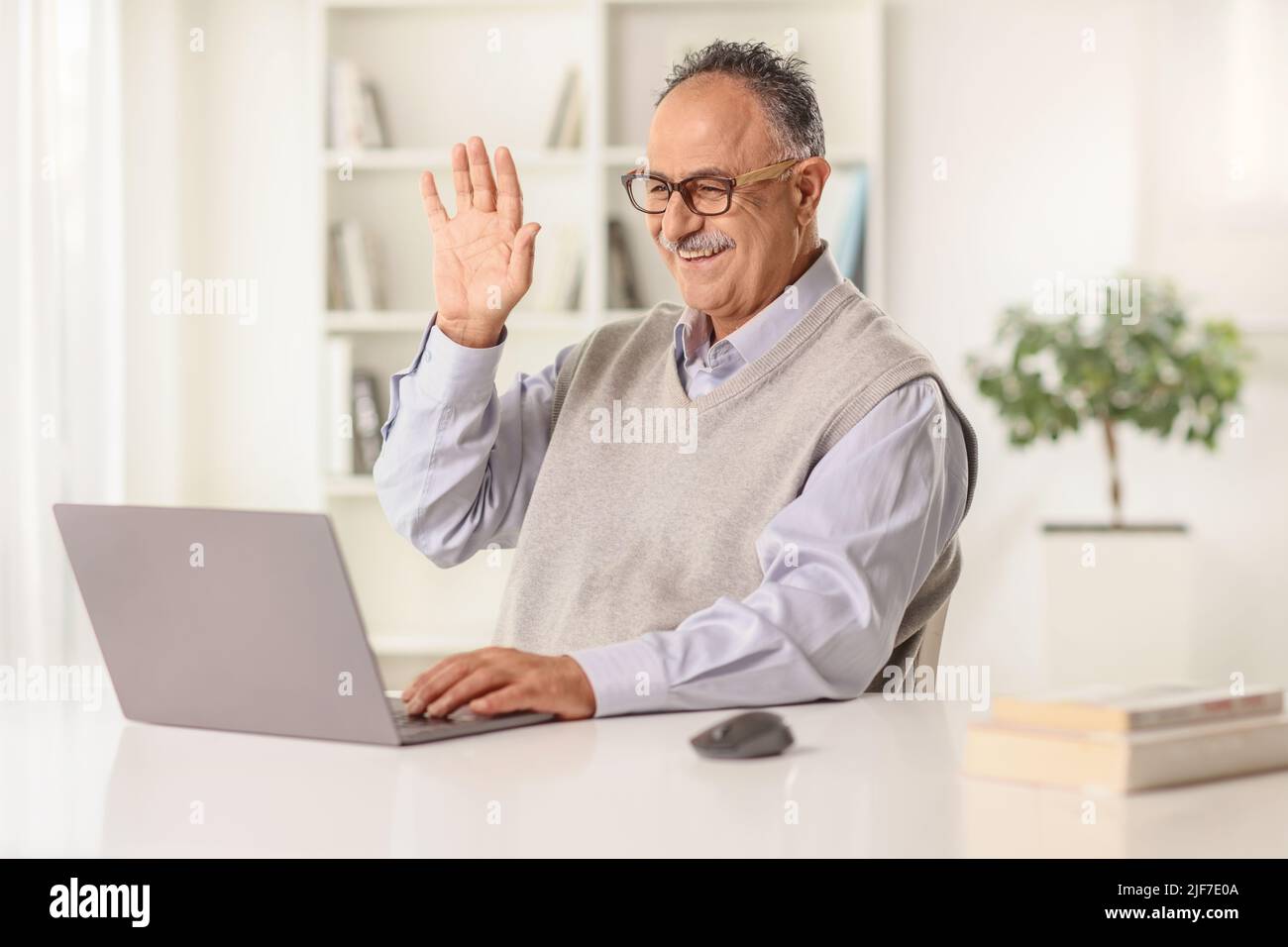 Man waving at computer hi-res stock photography and images - Alamy