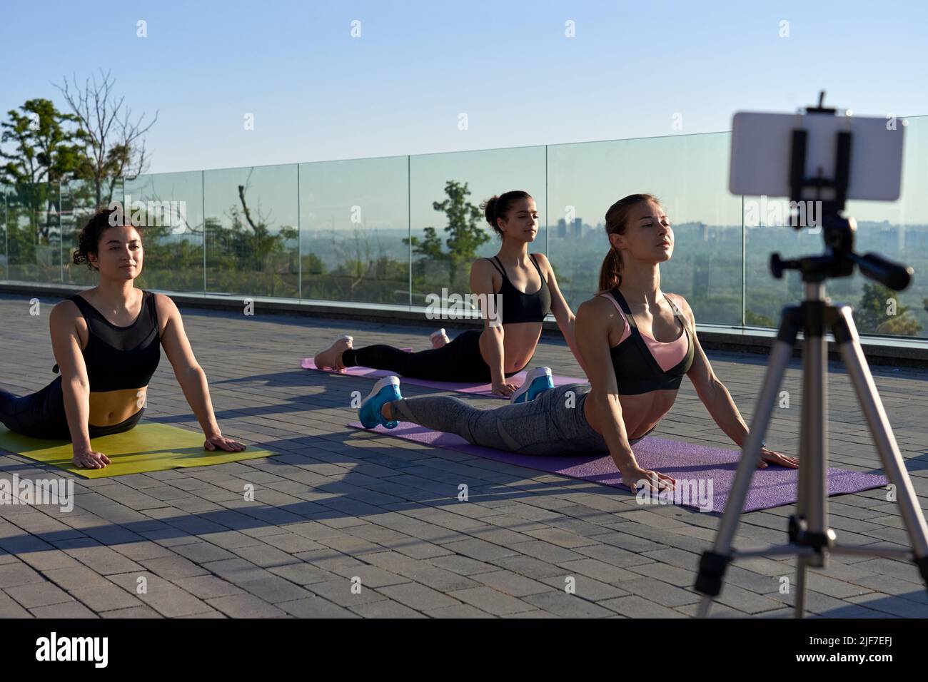 Tutorial hi-res stock photography and images - Alamy