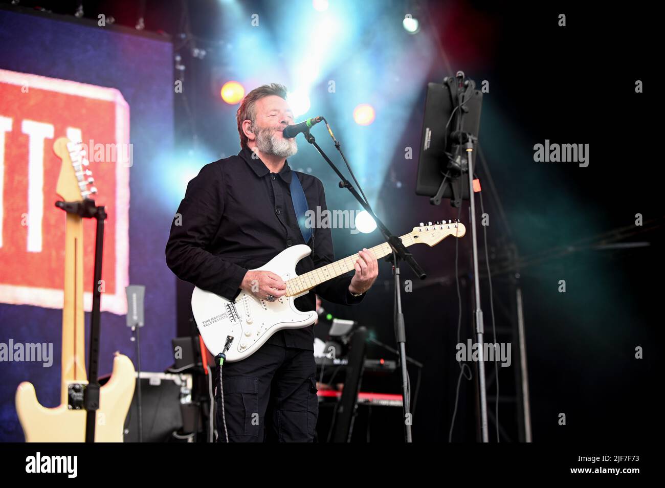 Leeds, South Yorkshire, UK. 25th June, 2022. Green Gartside lead singer ...