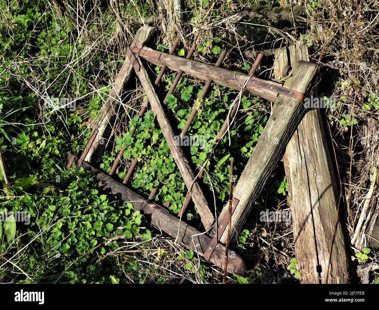 Broken gate hi-res stock photography and images - Alamy