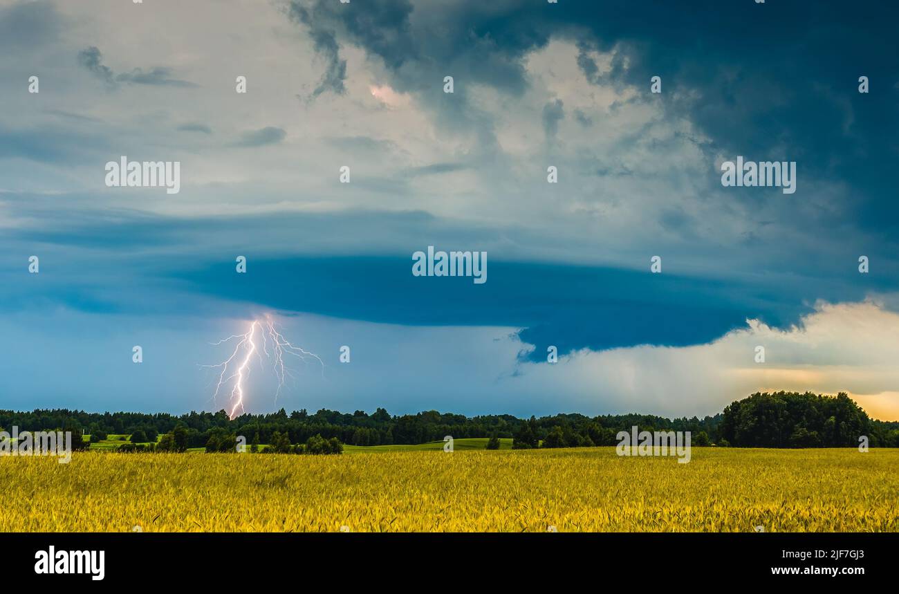 Thunderstorm time lapse hi-res stock photography and images - Alamy