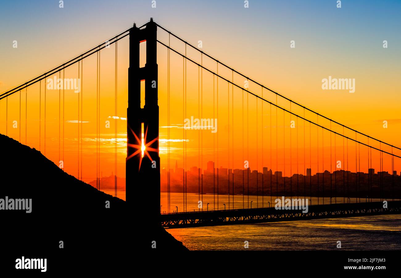 Golden Gate Bridge Sunstar Sunrise Stock Photo - Alamy